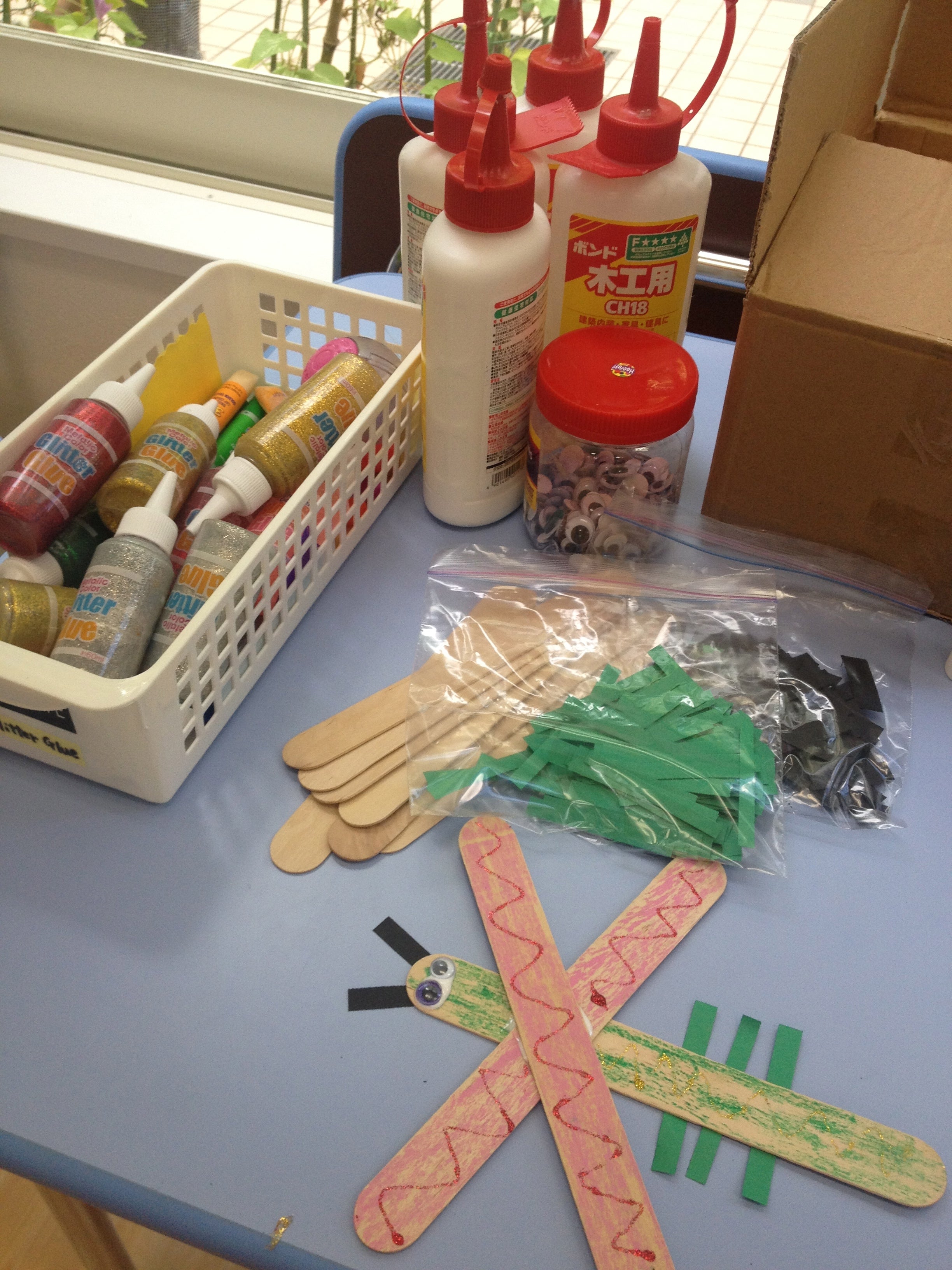 Dragonfly Lollipop Stick Craft – The Magic Crayons