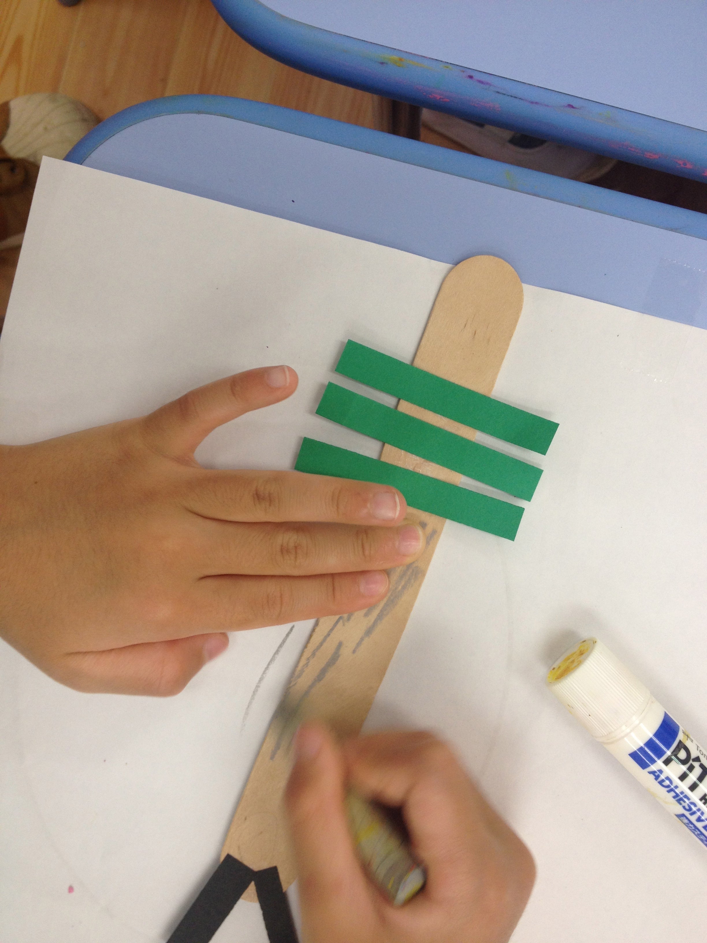 Dragonfly Lollipop Stick Craft – The Magic Crayons