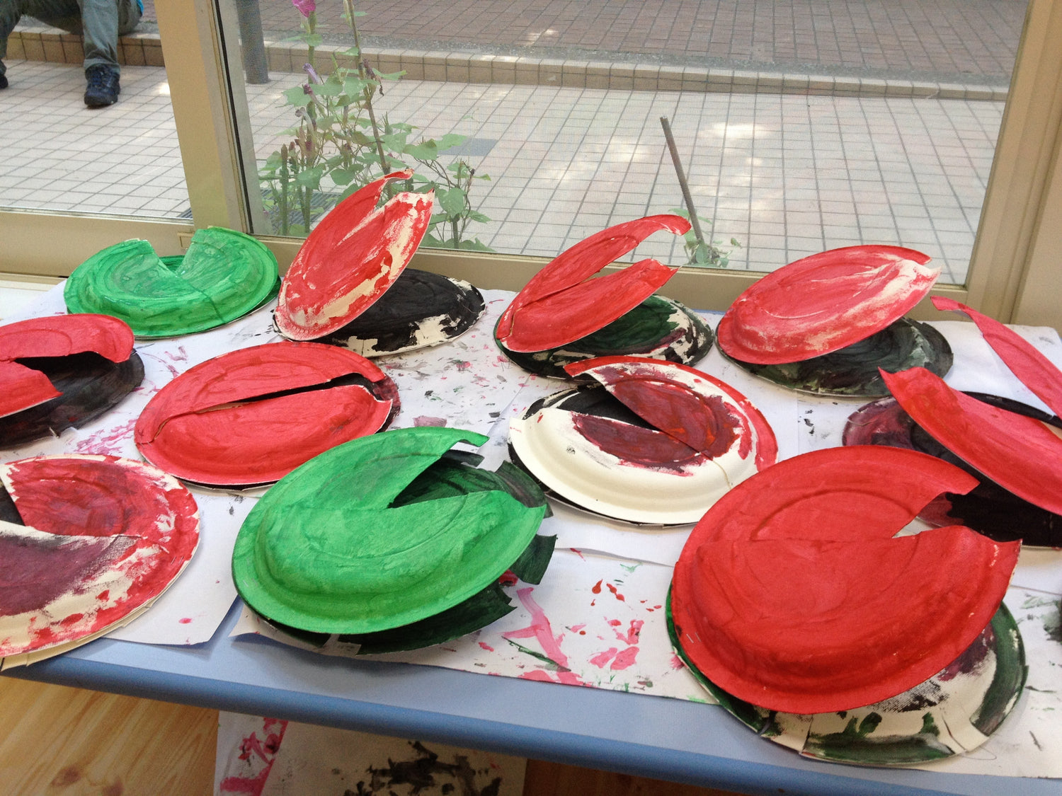 Free Ladybug Paper Plate Craft, Lady Bird Insects and Bug Craft. – The ...